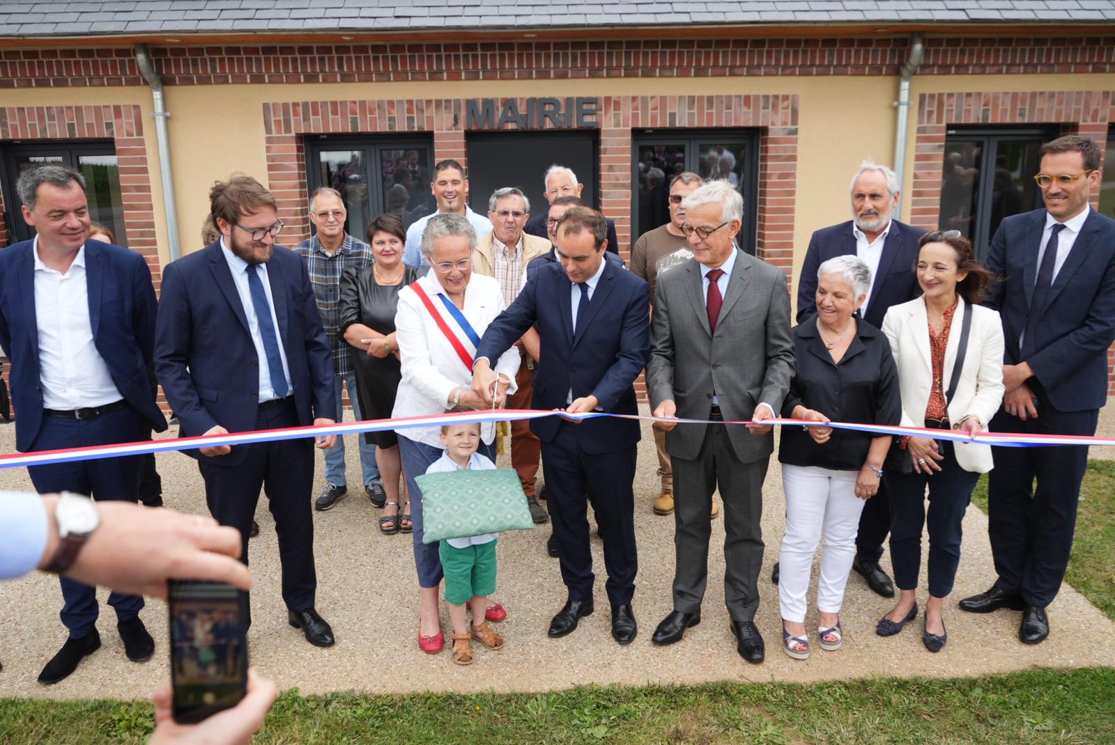 La mairie de Brétigny renaît de ses cendres - Eure en Normandie