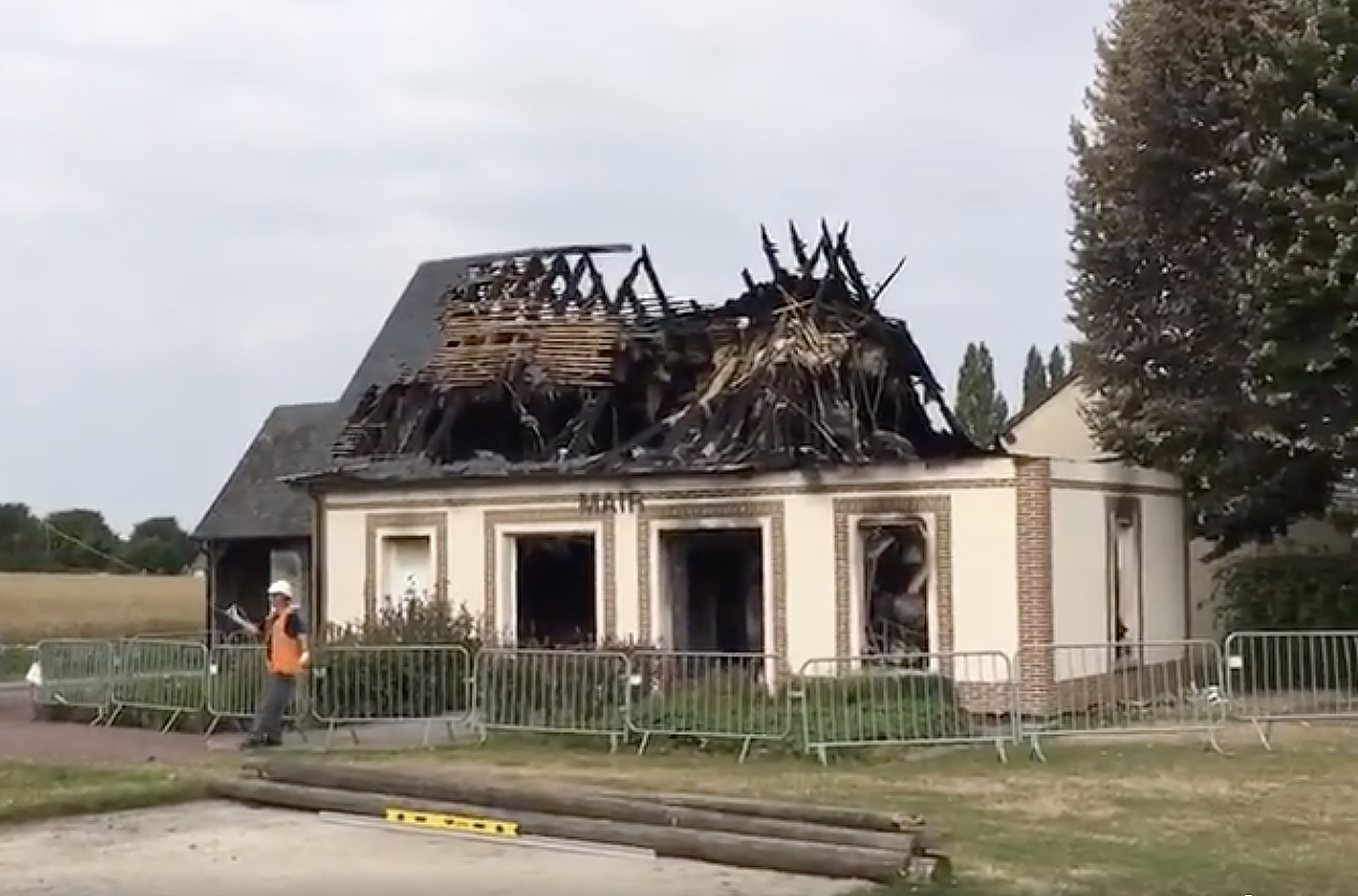La mairie de Brétigny renaît de ses cendres - Eure en Normandie