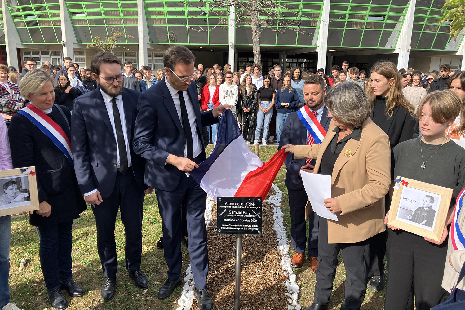 Hommage à Samuel Paty et Dominique Bernard : « l’école reste debout ...